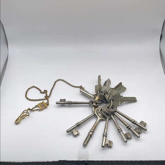 Accents | Vintage Keys Skelton Keys With Chain Great Decor Or Prop ...